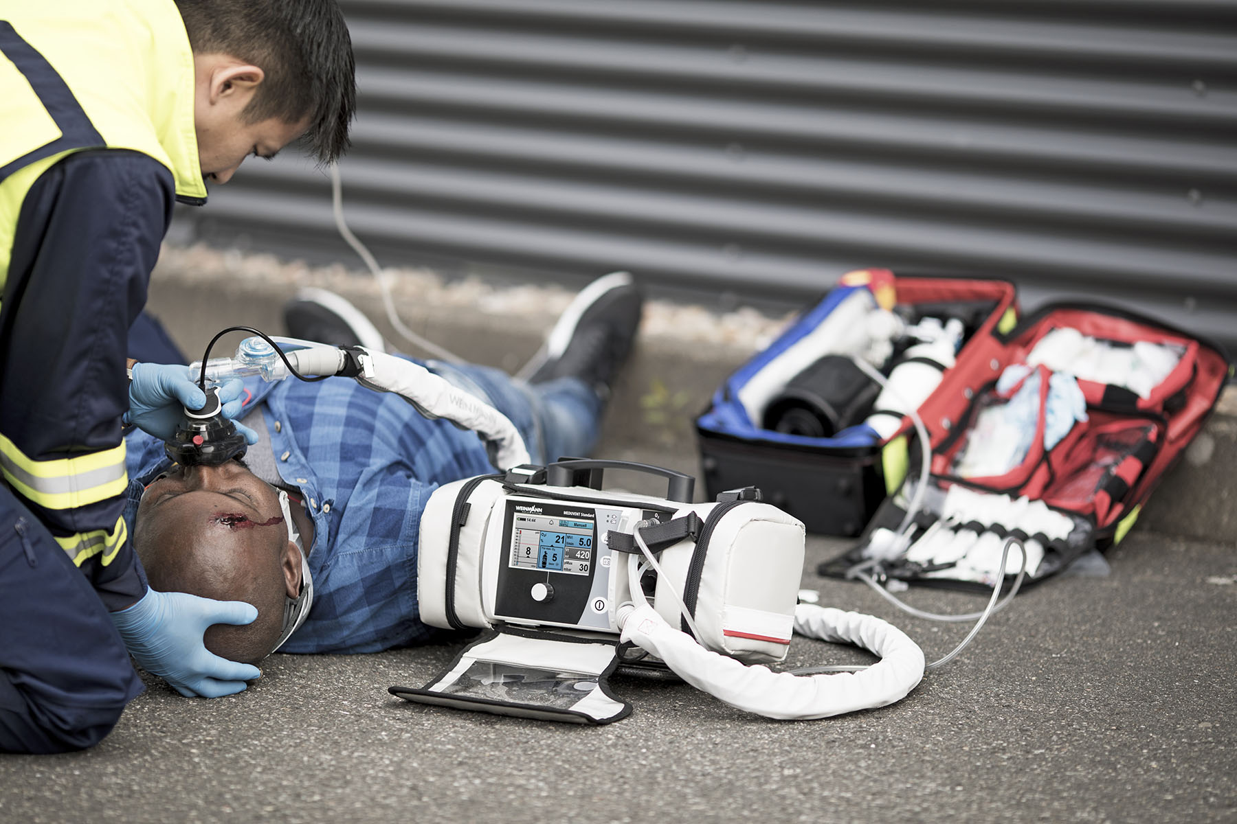 Compact turbine respirator